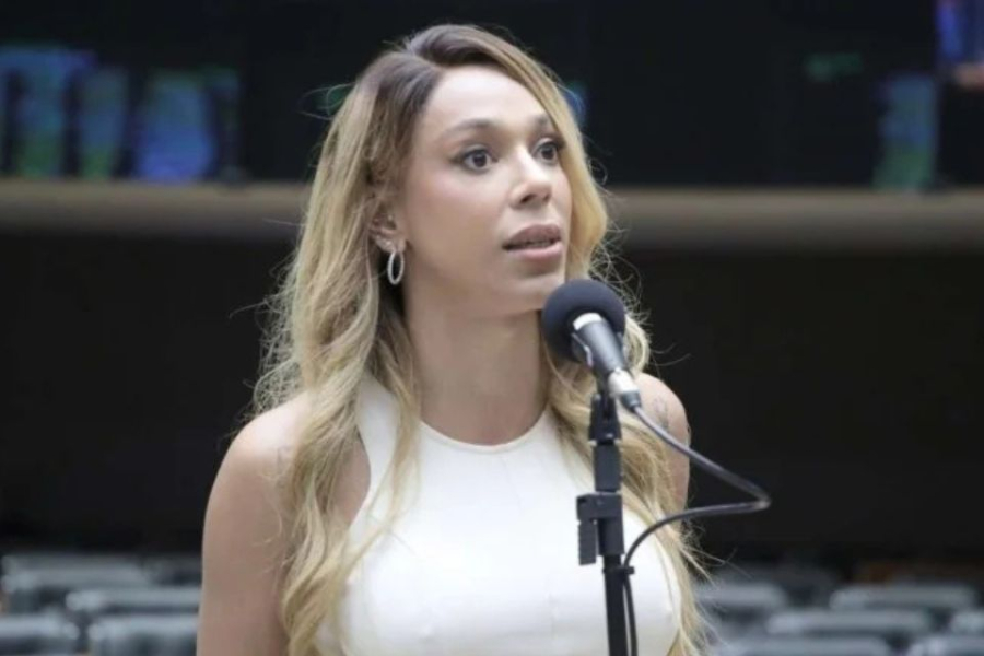 Erika Hilton pede fiscalização de preços em praias após caso em PE